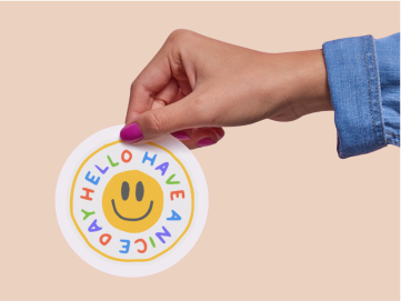Cetak Stiker Bulat Kustom | Desain & Pesan dari Canva