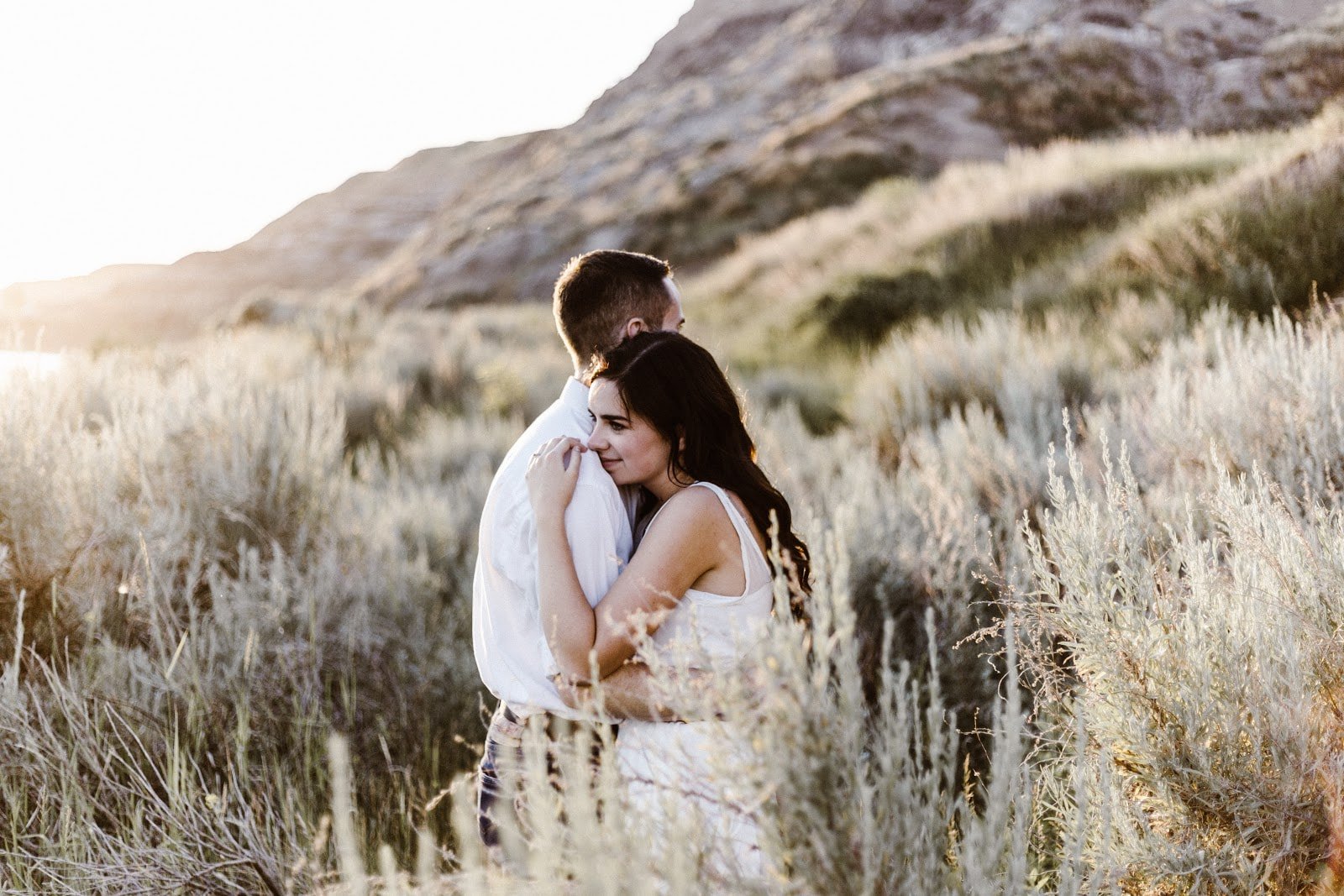 Romance is in the air: 20 photoshoot ideas to capture couples in love