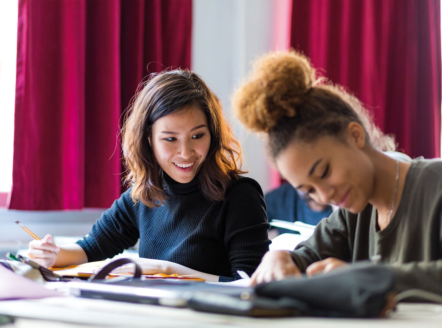Le guide des formations de design pour devenir graphiste | Canva