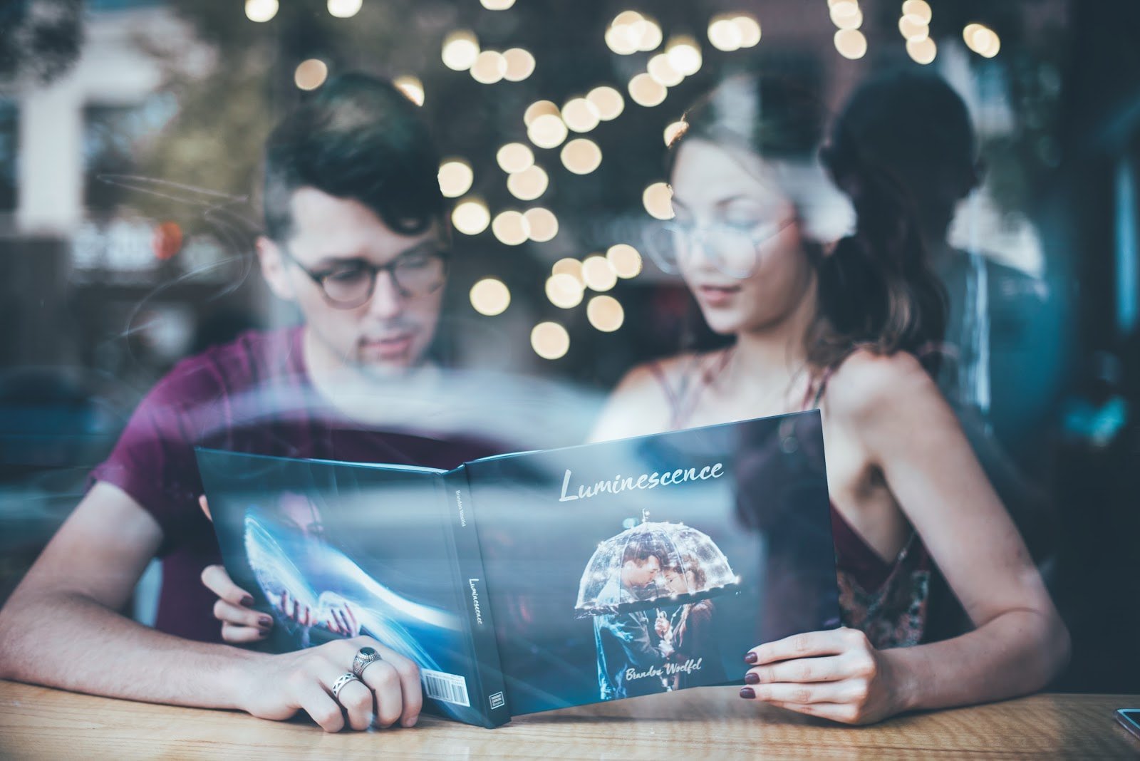 Romance is in the air: 20 photoshoot ideas to capture couples in love