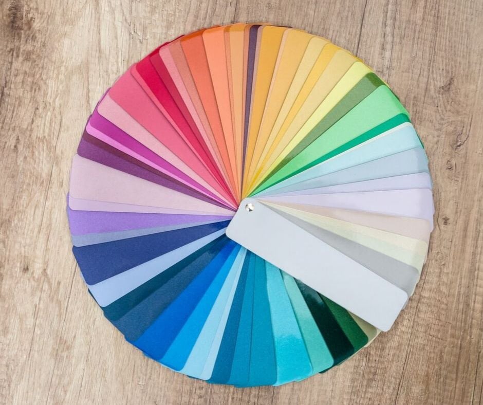 Comment utiliser le cercle chromatique (+modèles) ? | Canva