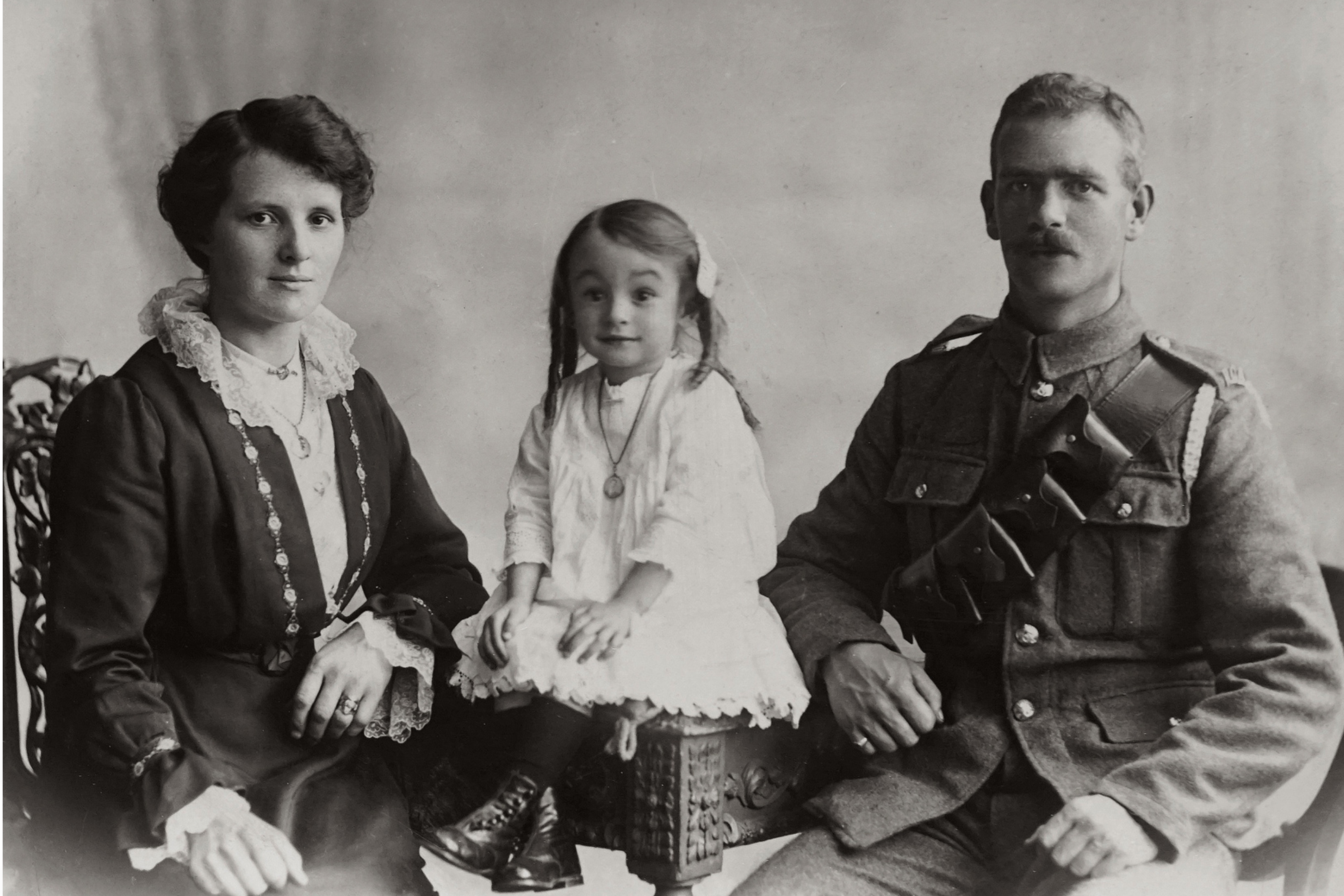 Photo restoration: Restore old photos online with AI | Canva